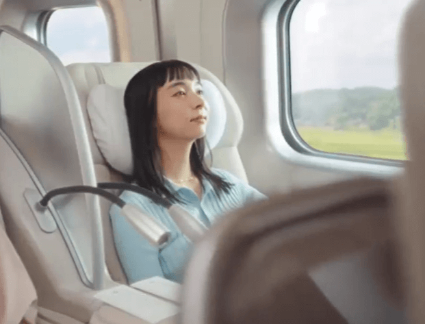 ドライブオンCMの女優は誰？ぱっつん前髪の女性は何者か調査【DriveOn】 | 喜劇的な人生