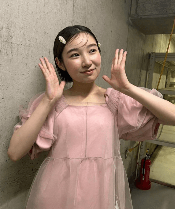 UBE/CMの女優(女性)は誰？緑色のパーマの女の子は何者か調査！ | 喜劇的な人生