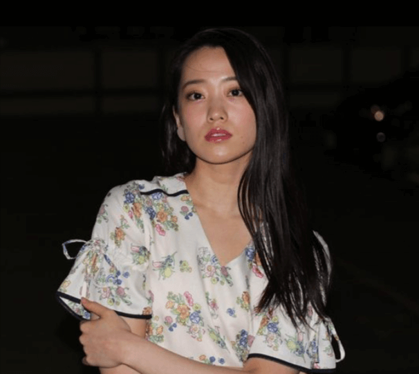 トリバゴCM2024｜女優(女性)は誰？マイとエリ役の2人を調査！ | 喜劇的な人生